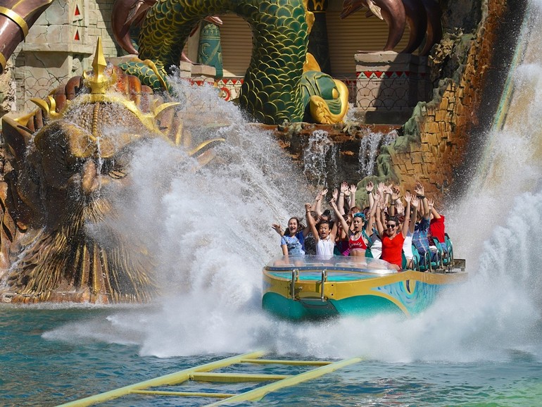Gardaland | The biggest amusement park in Italy